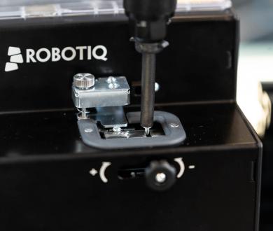 Robotiq Screwdriving Solution | HowToRobot